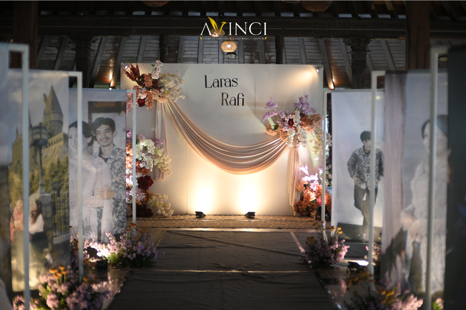 Bukan Sekadar Bingkai: Ide Unik Memajang Foto Prewedding Biar Venue ...